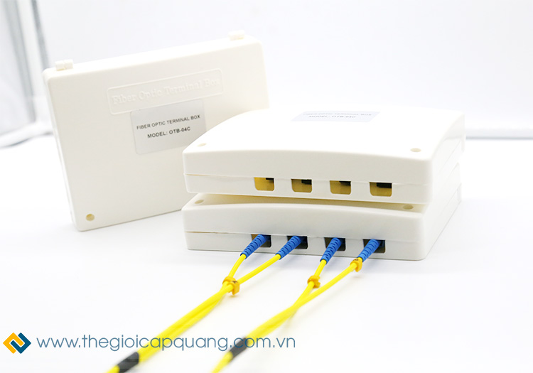 Hộp ODF quang 4FO vỏ nhựa treo trong nhà chất lượng tốt, Hộp phối quang ...